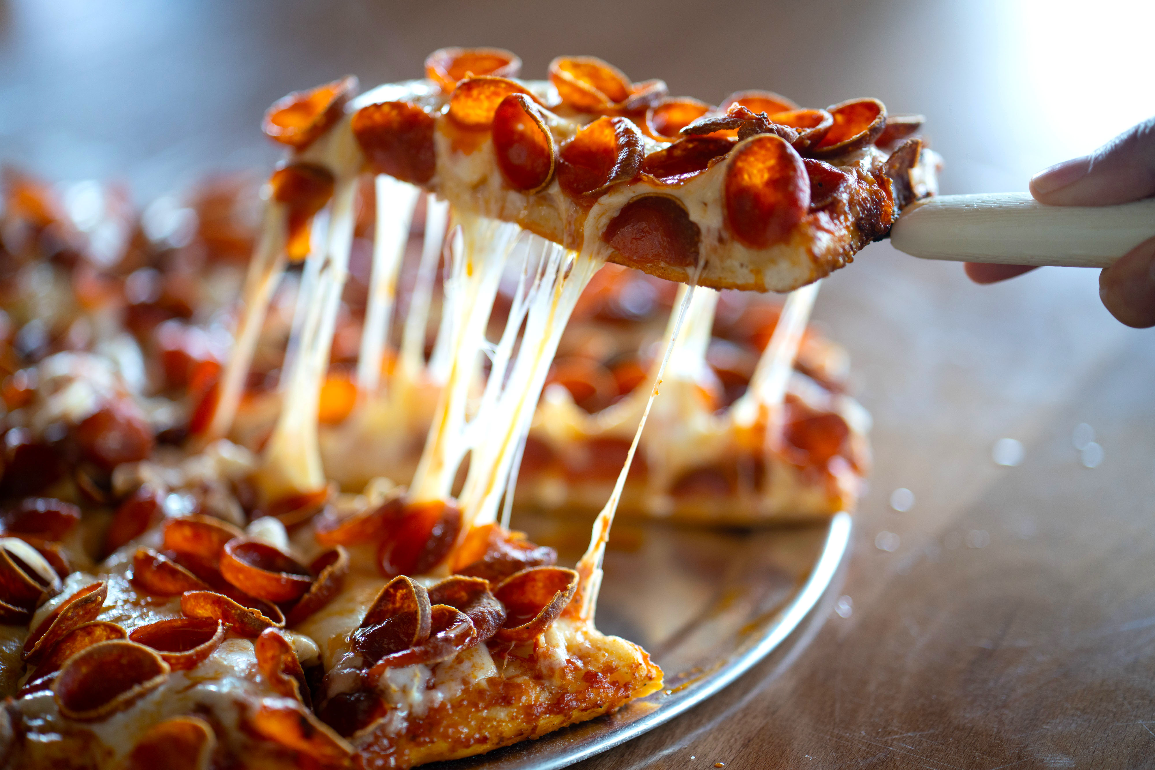 Mountain Mike s Pizza Proves Dimension Issues With Large Pizzas Mountain Mike s Pizza Proves Dimension Issues With Large Pizzas