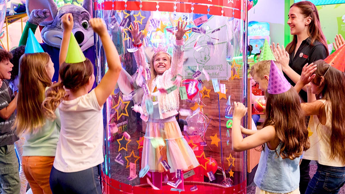 Chuck E. Cheese offers 99.99 birthday party for 6 kids Pizza Marketplace