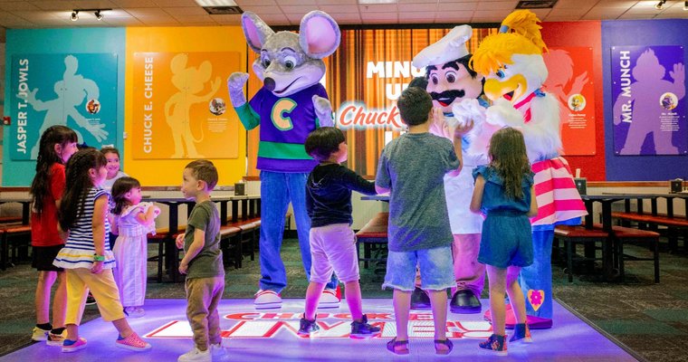 Chuck E. Cheese expands partnership with American Society for Deaf ...