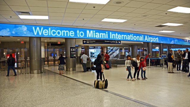 Digital signage welcoming international visitors to Miami | Digital ...