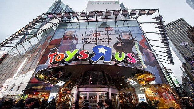 Manhattan Toys 'R' Us closes doors as new year arrives | Retail ...
