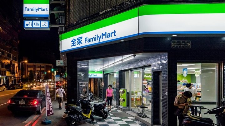 Convenience store launches EV powered store on wheels | Retail Customer ...