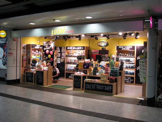 Small-Format Stores, Hong Kong Train Station | Retail Customer Experience
