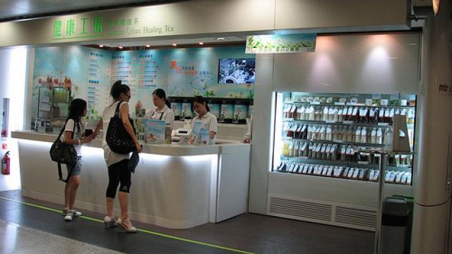 Small-Format Stores, Hong Kong Train Station | Retail Customer Experience