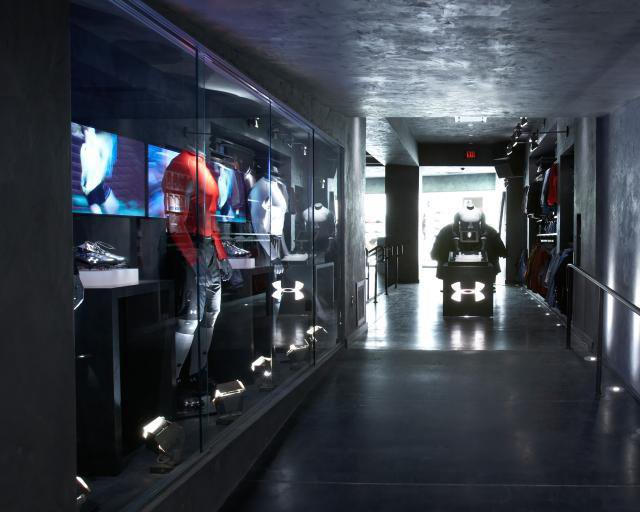 Under Armour prototype store | Retail Customer Experience