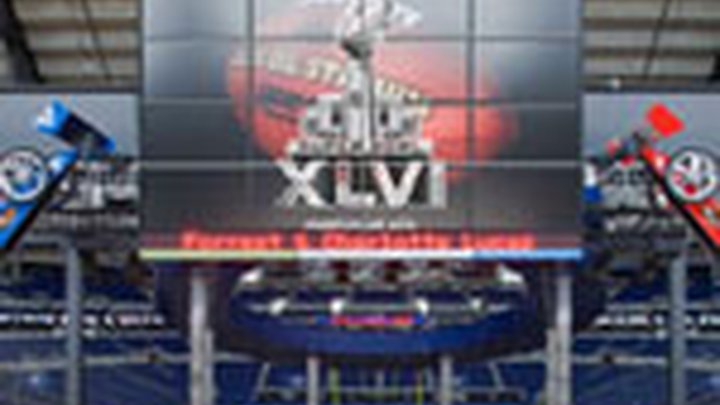 Digital signage keeping score at the Super Bowl | Digital Signage Today