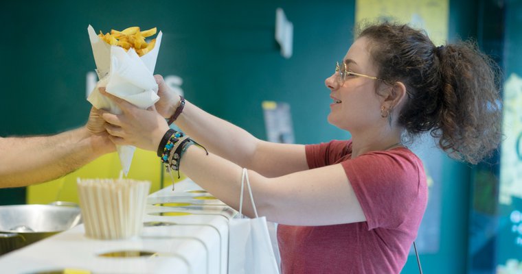 Consumers prefer working with staff in QSR experience | QSR Web