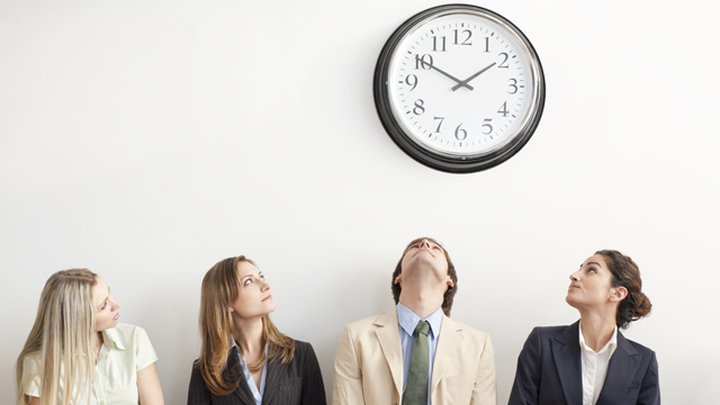 How digital signage reduces perceived wait times | Digital Signage Today