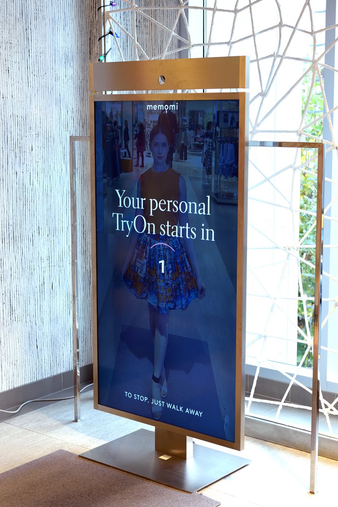 Neiman Marcus debuts digital mirror | Retail Customer Experience