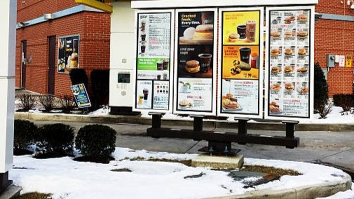 Digital menu boards on the rise at QSRs | QSR Web