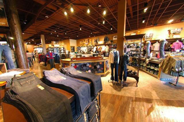 The Original Wrangler Store concept, Colorado | Retail Customer Experience