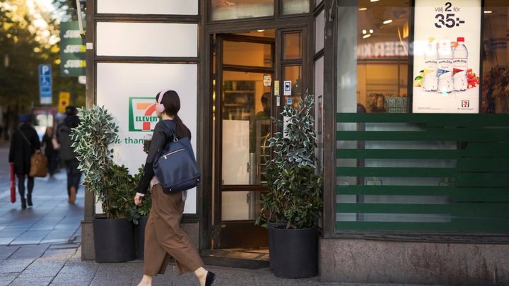 7-Eleven stores in Australia tap digital signage | Retail Customer ...