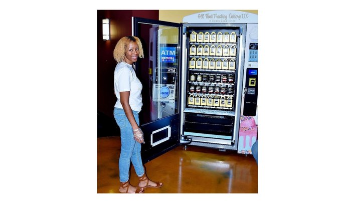 Georgia cakery installs cupcake vending machine | Vending Times