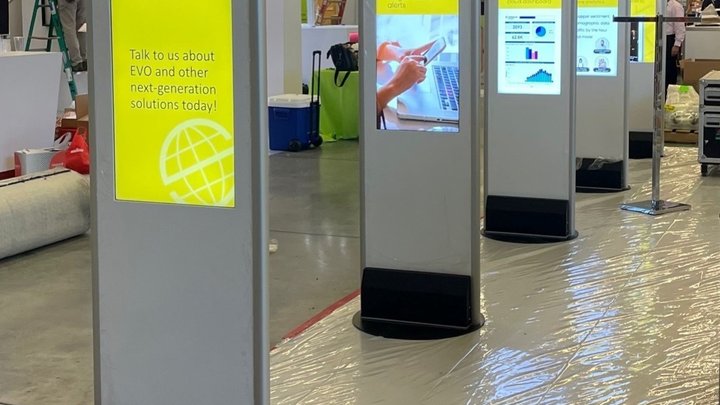 Ineo Tech releases dual screen display for retailers | Digital Signage ...