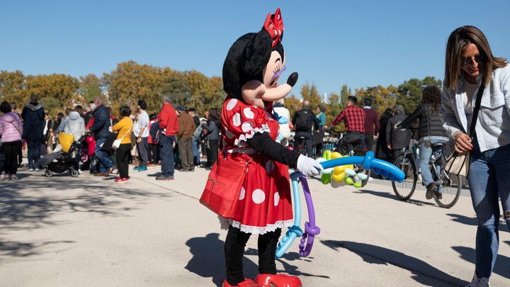 Disney bringing back character greeting experience | Retail Customer ...