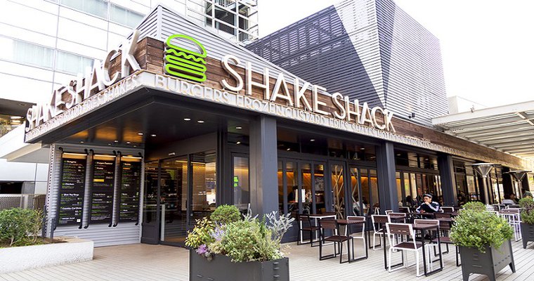 Shake Shack boosts pay, doling out bonuses | Fast Casual