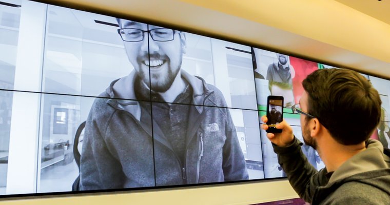 Microsoft snaps digital signage to create 'world's largest photo booth ...