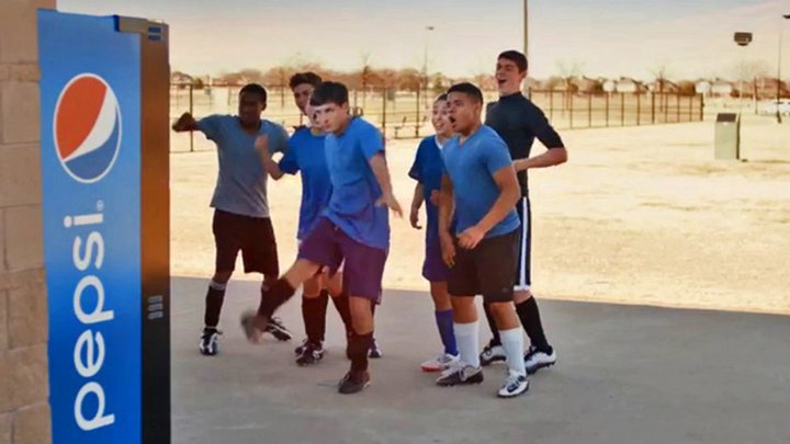 Pepsi kicks off Interactive #FUTBOLNOW Vending Machine | Digital Signage Today