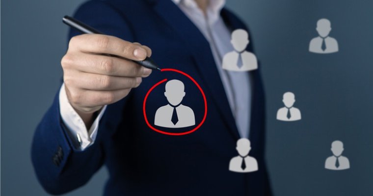 The Difference Between Personalization And Customization In Retail CX 