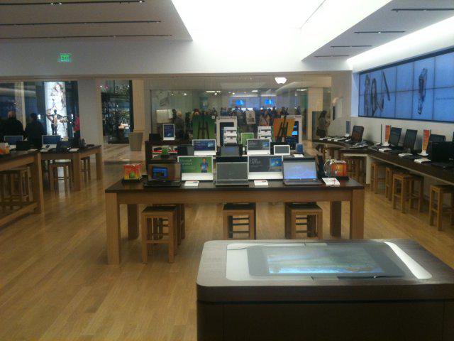 Microsoft Store, Mall of America | Digital Signage Today