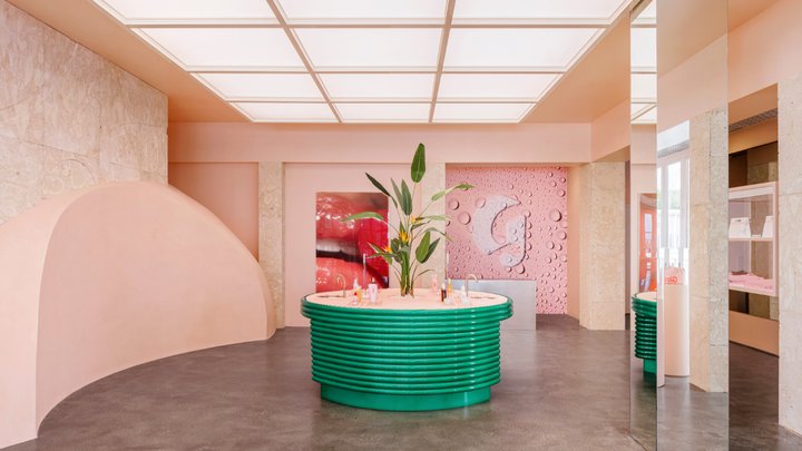 Glossier debuts storefront in Miami Design District | Retail Customer ...