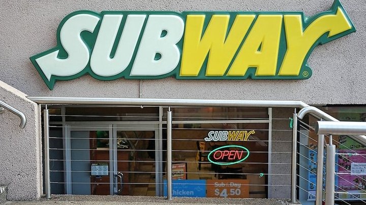 Subway in Singapore features branded vending machine | Vending Times