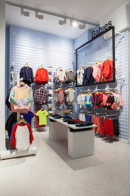 Remodeled American Apparel store, Berlin | Retail Customer Experience