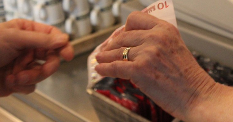 Using cash for small purchases shows a consumer's age | ATM Marketplace