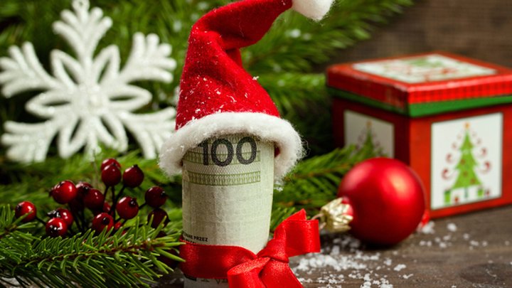 Cash or card: How do you pay for Christmas? | ATM Marketplace