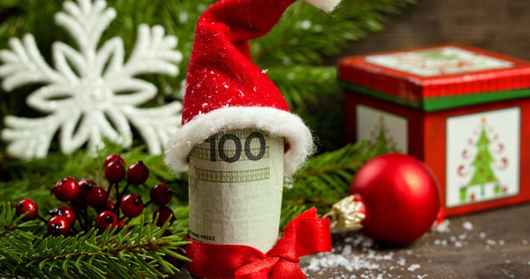 Cash or card: How do you pay for Christmas? | ATM Marketplace