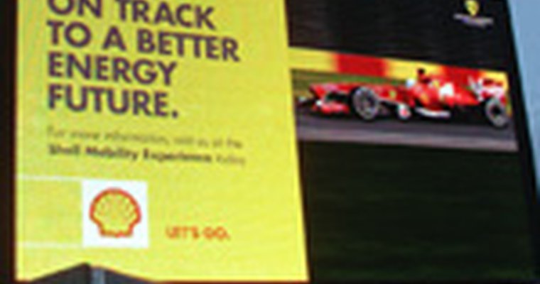F1 revs up digital signage at US Grand Prix | Digital Signage Today