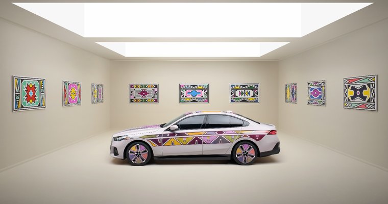 E Ink, BMW unveil customizable 5 Flow NOSTOKANA car with color ePaper ...