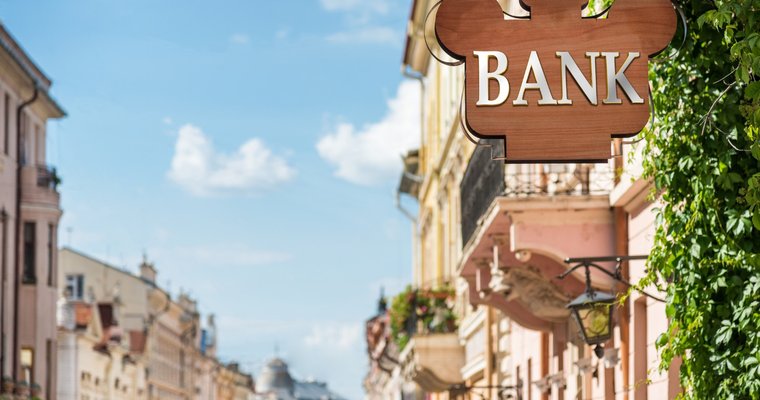 3 trends to watch with bank branches | Branch transformation | ATM ...