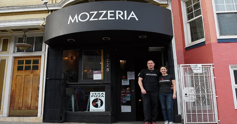 All-deaf pizzeria is all-good: Human communication is more than words ...