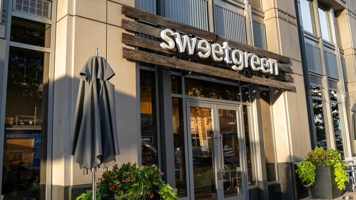 Sweetgreen, YouTube star Valkyrae inspiring healthy eaters | Fast Casual
