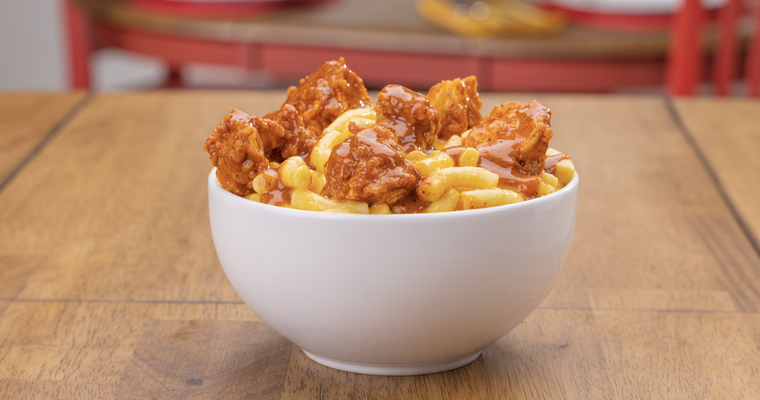 Lee's Famous Recipe Chicken heats up mac and cheese | QSR Web