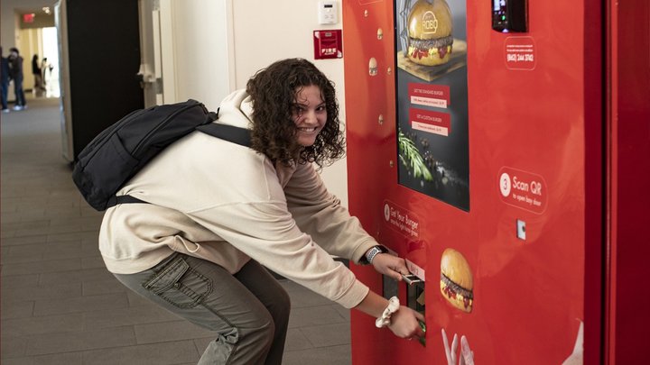 RoboBurger teams with Chartwells on robotic burger machine at New York ...