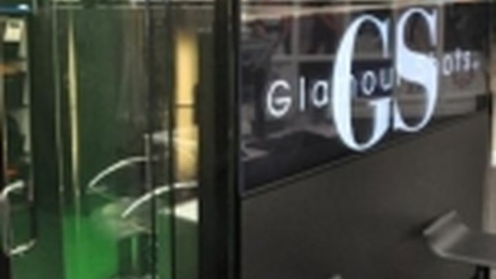 Digital signage gives a shot of glamour to Glamour Shots | Digital ...