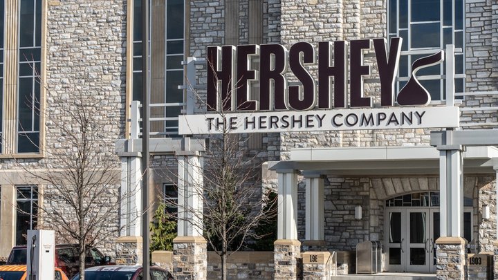 Vistar to carry Hershey’s new plant-based snacks | Vending Times