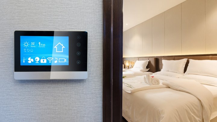 Enhancing guest experiences with hotel digital signage | Digital ...