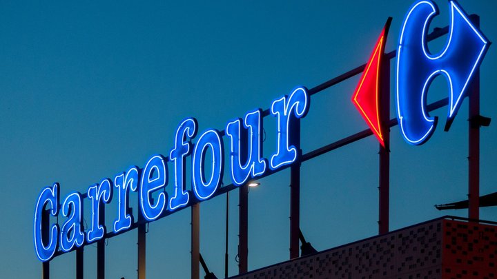 Carrefour debuts unattended store with vending machines | Retail ...