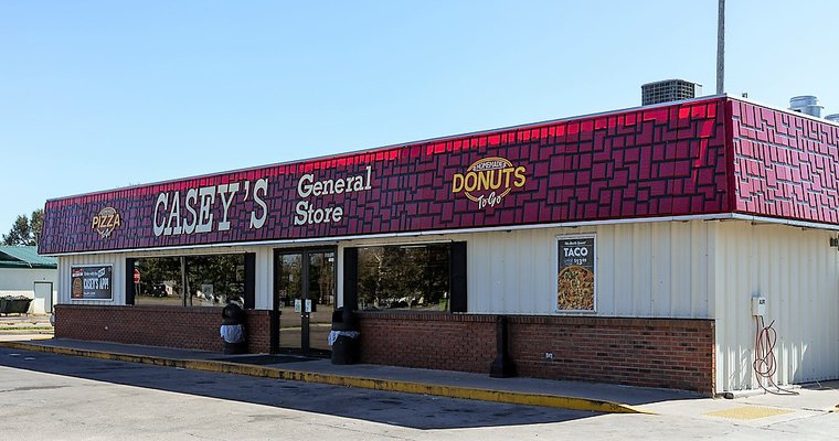 Casey's General Store names former Red Robin exec to top restaurant ...